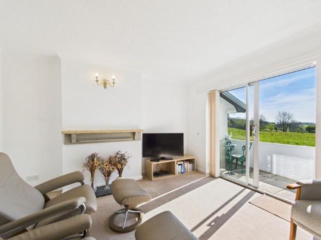 3 bedroom detached bungalow to rent