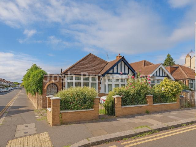 3 bedroom detached bungalow to rent