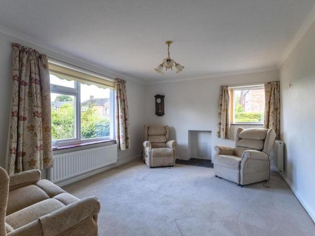 3 bedroom detached bungalow to rent
