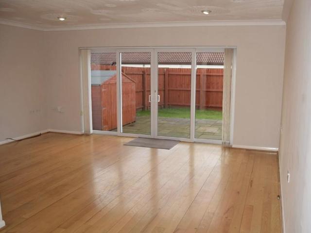 3 bedroom detached bungalow to rent