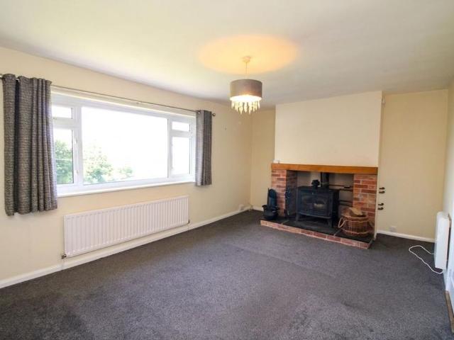 3 bedroom detached bungalow to rent