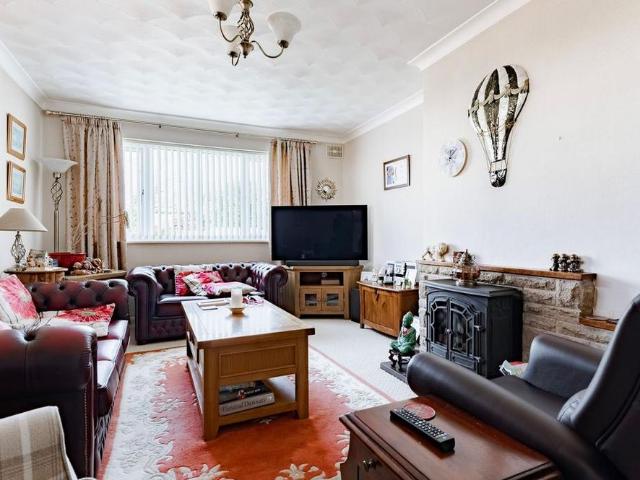 3 bedroom detached bungalow to rent