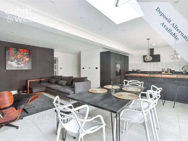 3 bedroom detached bungalow to rent