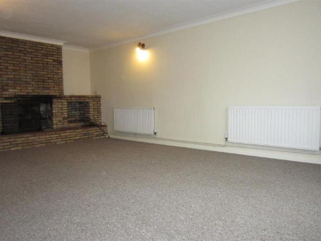 3 bedroom detached bungalow to rent