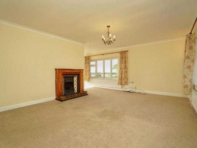 3 bedroom detached bungalow to rent
