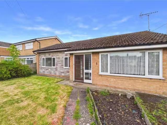 3 bedroom Detached Bungalow to rent, West Side Close, Lowestof.