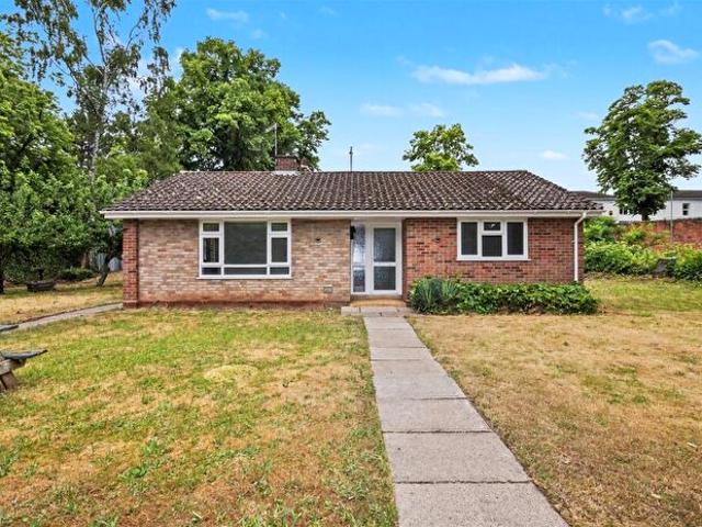 3 Bedroom Detached Bungalow To Rent In Warwick New Road, Leamington Spa, CV32
