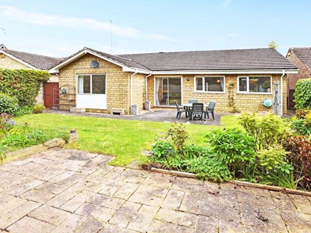 3 Bedroom Detached Bungalow To Rent In Balliol Road, Bicester, OX26