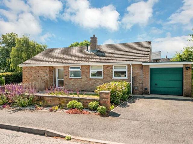 3 Bedroom Detached Bungalow To Rent In Cedar Close, Uppingham, LE15
