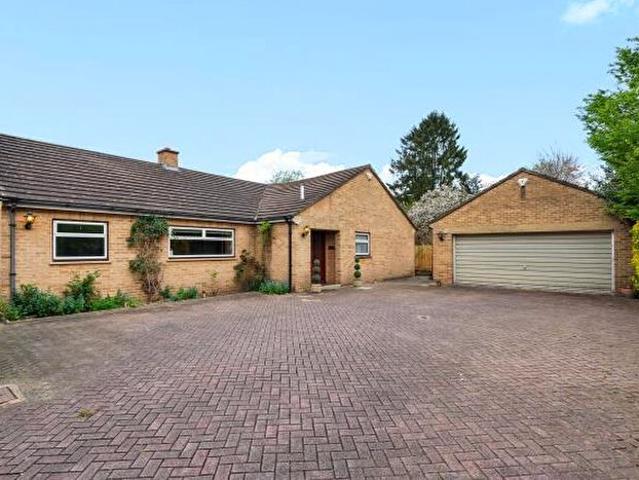 3 Bedroom Detached Bungalow To Rent In London Road, Headington, OX3