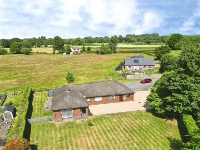 3 bedroom Detached Bungalow to rent, Maesbrook, Oswestry, SY10.