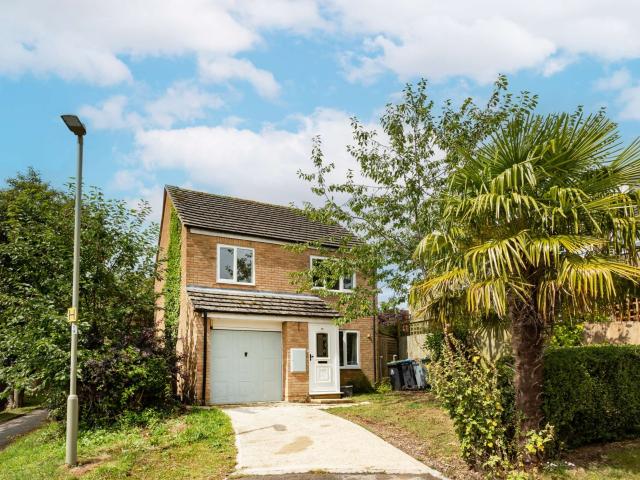 3 bedroom Detached for rent in Holliers Crescent, Middle Barton, Chipping Norton, Oxfordshire, OX7