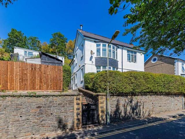 3 Bedroom Detached House