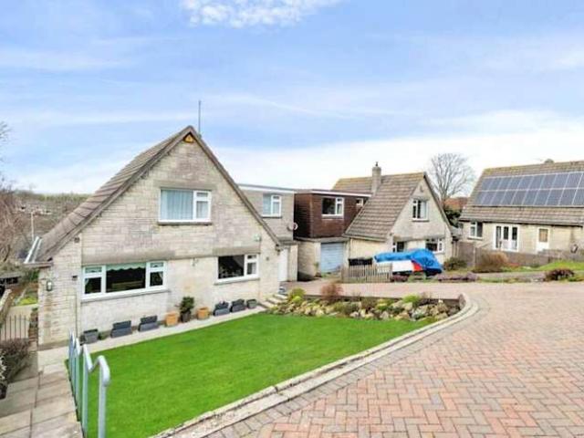 3 Bedroom Detached House