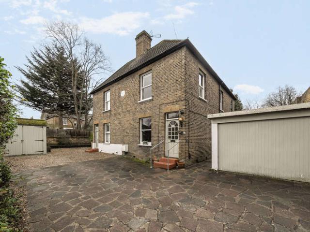3 Bedroom Detached House