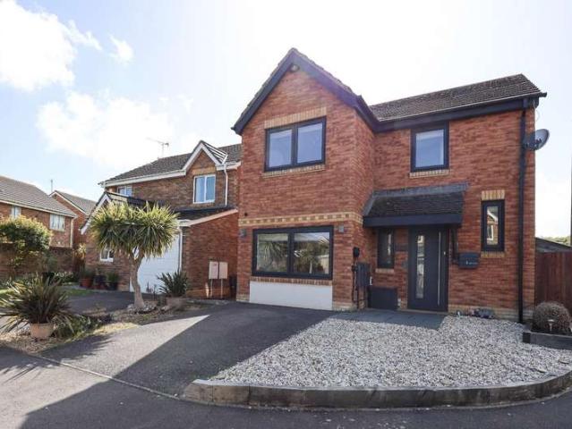 3 Bedroom Detached House