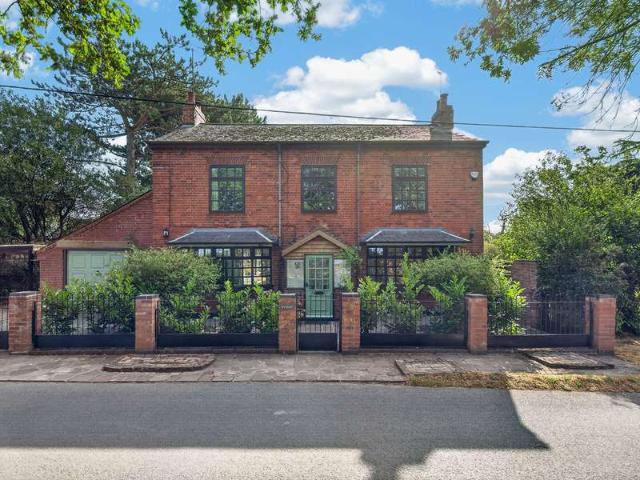 3 Bedroom Detached House