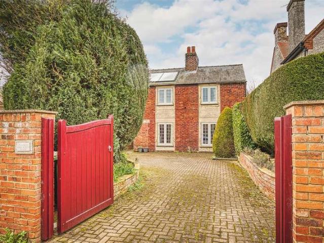 3 Bedroom Detached House