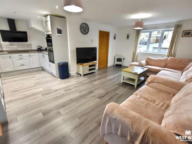 3 Bedroom Detached House