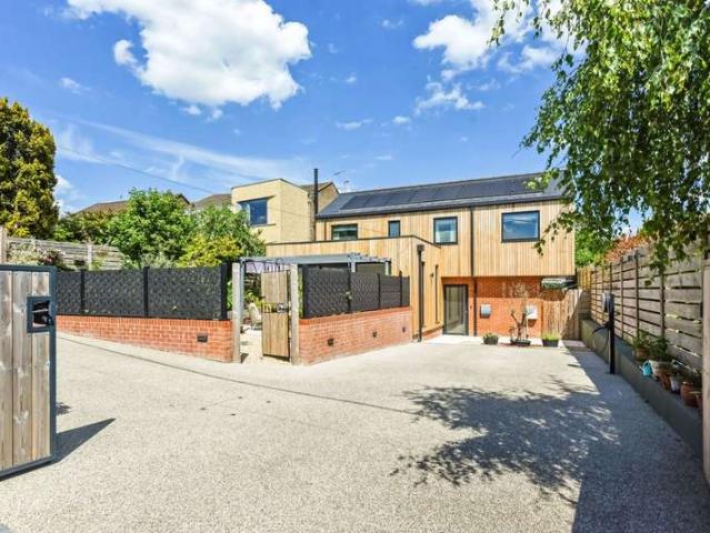 3 Bedroom Detached House