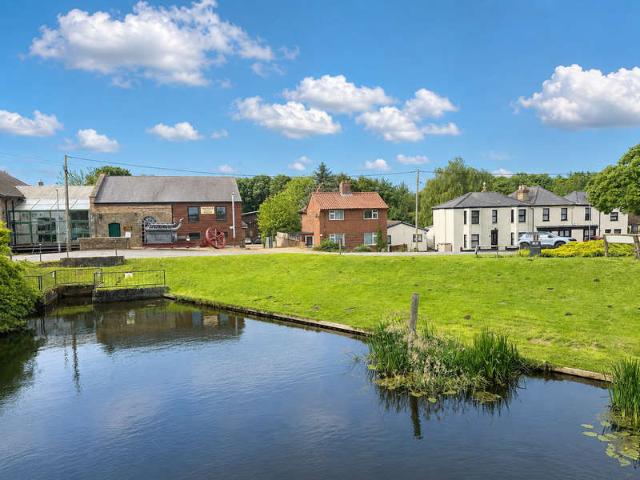 3 Bedroom Detached House