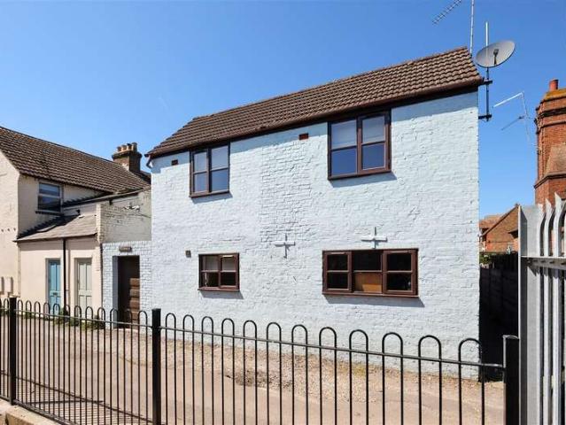 3 Bedroom Detached House