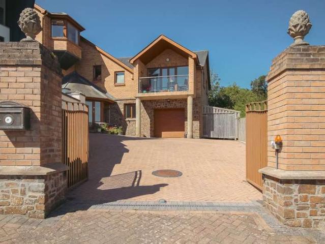 3 Bedroom Detached House