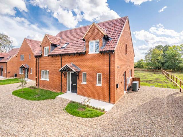 3 Bedroom Detached House