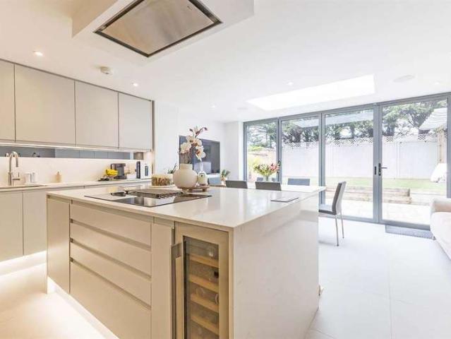 3 Bedroom Detached House