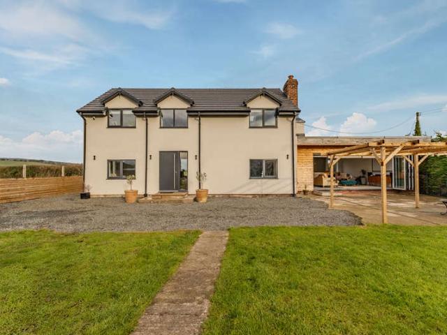 3 Bedroom Detached House