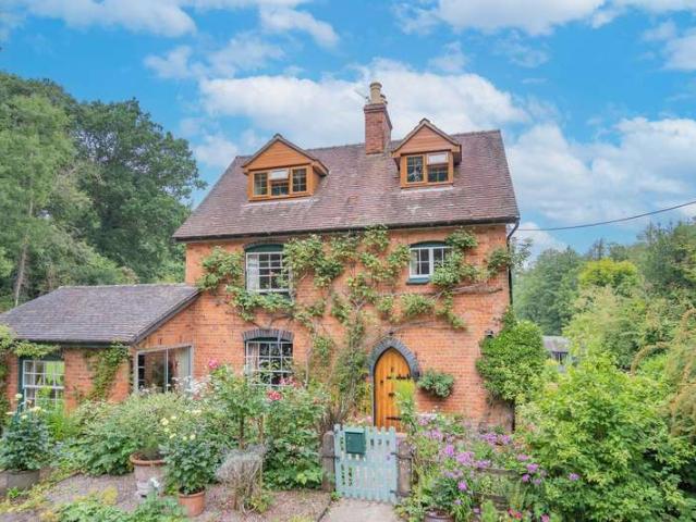 3 Bedroom Detached House