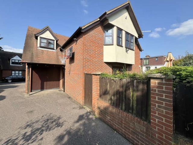 3 Bedroom Detached House
