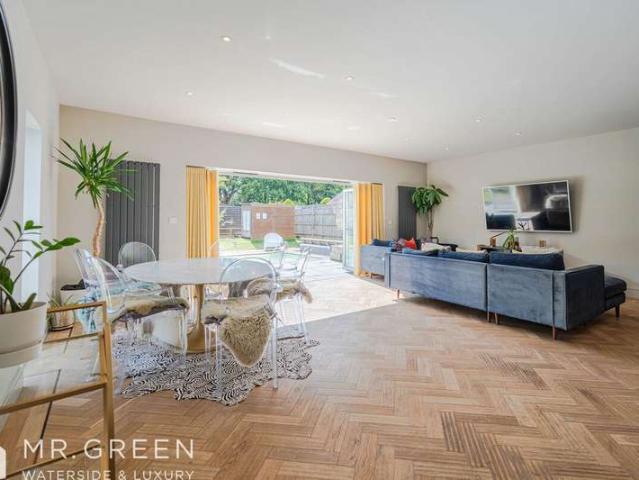 3 Bedroom Detached House