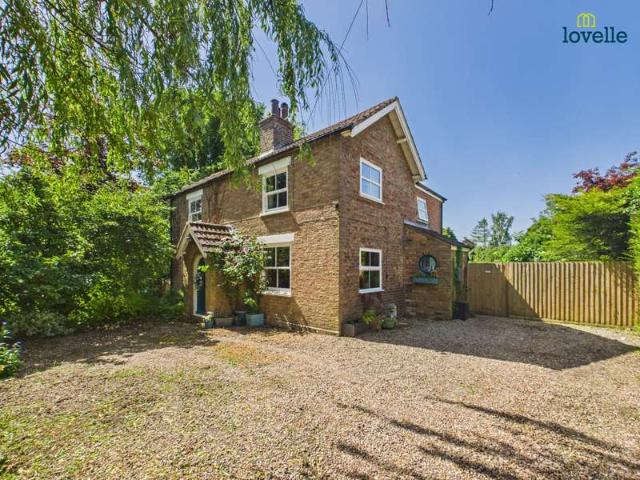 3 Bedroom Detached House