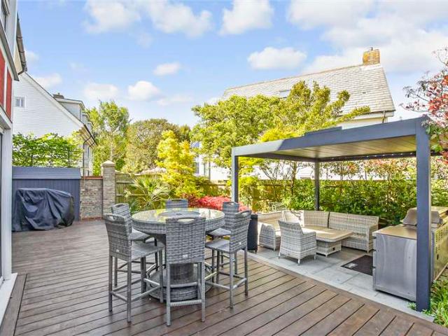 3 Bedroom Detached House