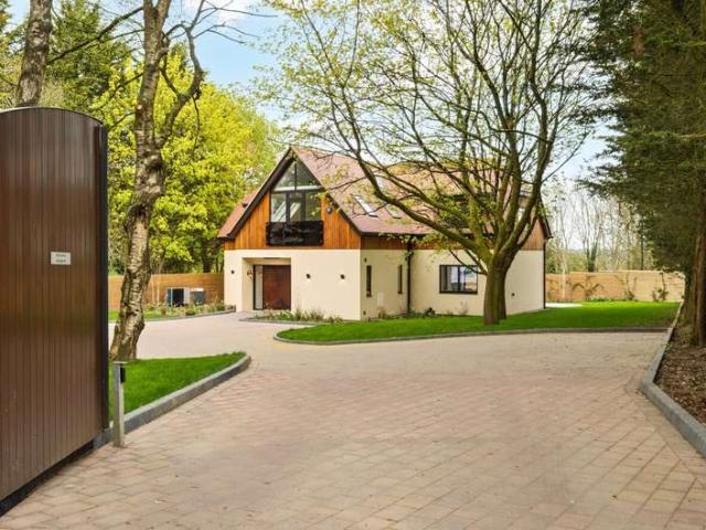3 Bedroom Detached House