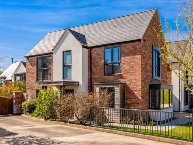 3 Bedroom Detached House