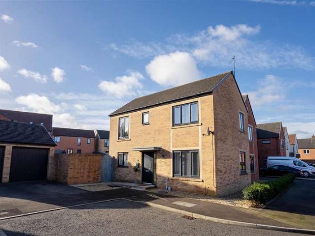 3 Bedroom Detached House