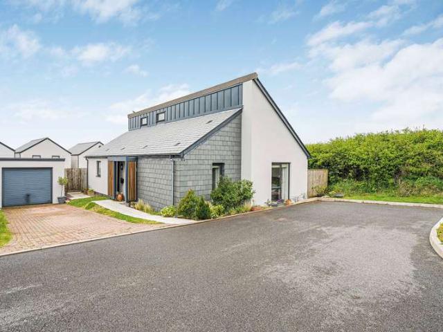 3 Bedroom Detached House