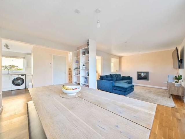 3 Bedroom Detached House