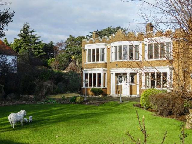 3 Bedroom Detached House