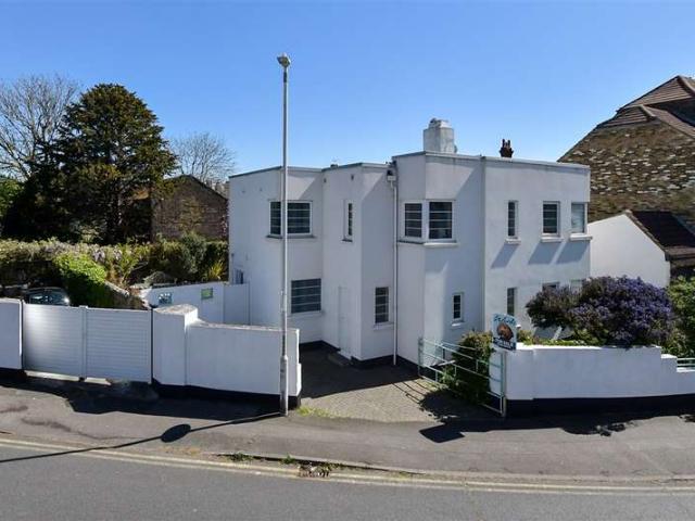 3 Bedroom Detached House