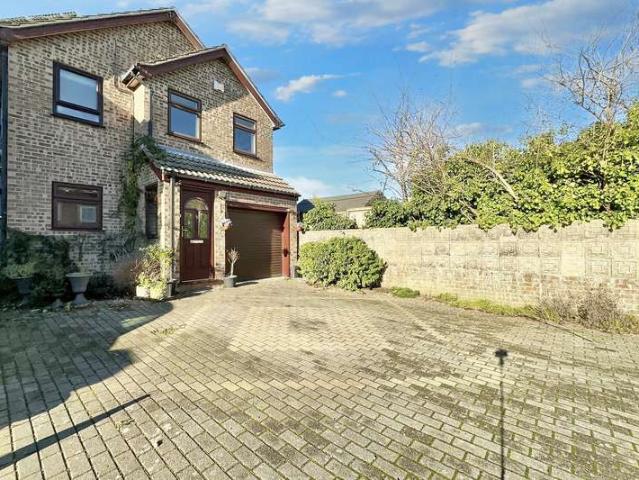 3 Bedroom Detached House