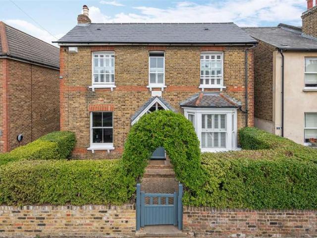 3 Bedroom Detached House