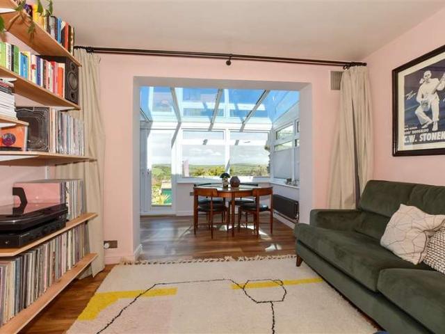 3 Bedroom Detached House