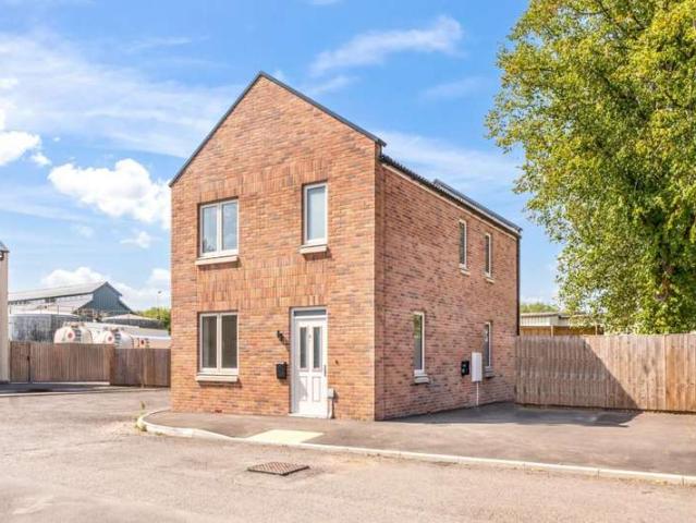 3 Bedroom Detached House