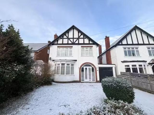 3 bedroom detached house for rent in 18 Whitehall Road, Stourb.