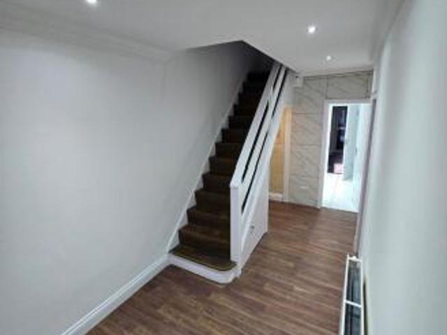 3 bedroom detached house for rent in 40 Sandhurst Drive, Seven Kings, Ilford, London, IG3 9DB, IG3
