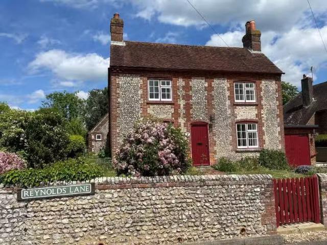 3 bedroom detached house for rent in 48 Reynolds Lane, BN18