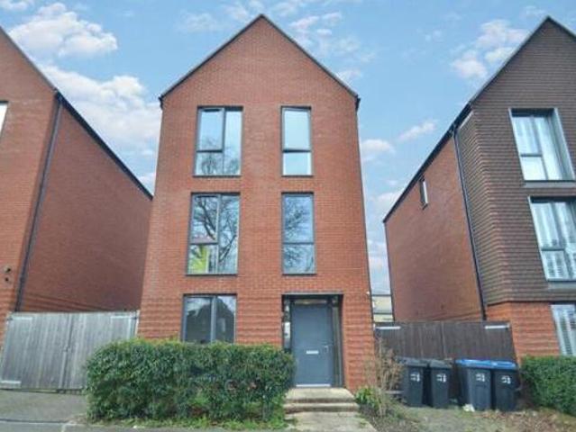 3 Bedroom Detached House For Rent In Coulsdon